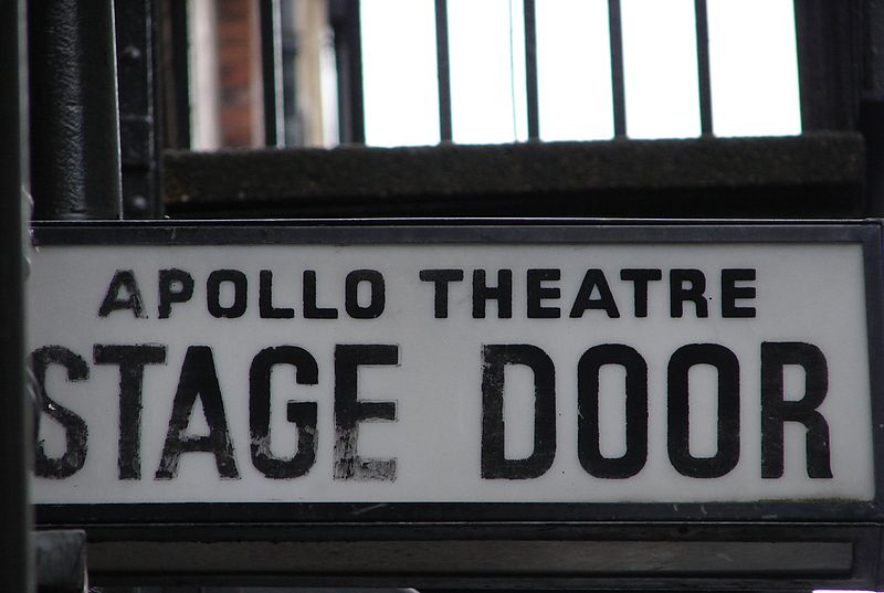 76 injured in ceiling collapse at Apollo Theatre in London | Descrier News