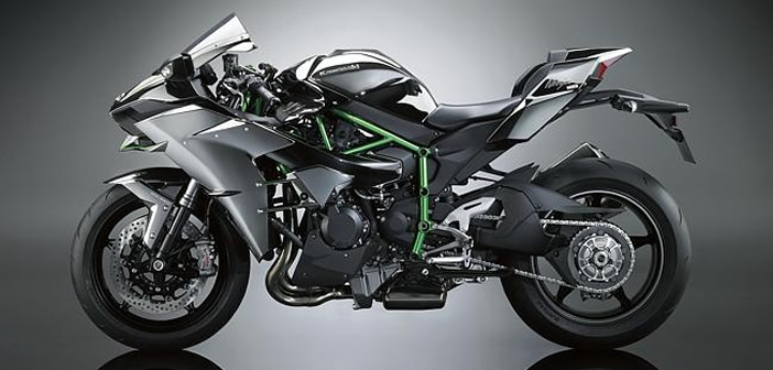 Video shows fastest street legal motorbike Kawasaki Ninja H2 on the ...