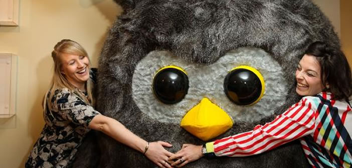 'Cuddle Cafe' offers tea and biscuits in exchange for hugs | Descrier News